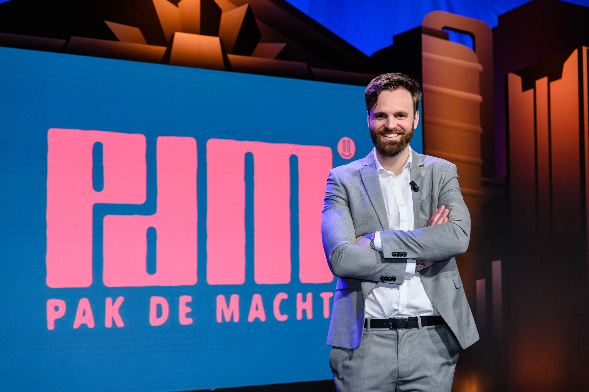 Tim Hofman presenteert tweede seizoen Pak De Macht - Pak De Macht - BNNVARA